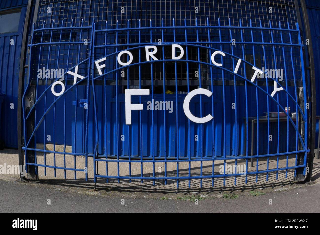 Oxford united football ground hi-res stock photography and images - Alamy