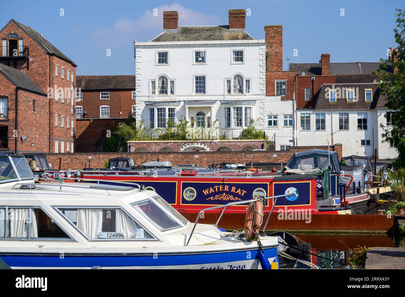 Historic canal basin hi-res stock photography and images - Alamy