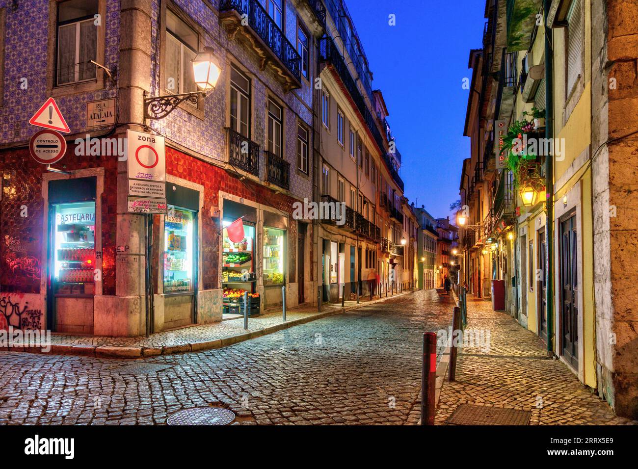 Portuguese street light hi-res stock photography and images - Alamy