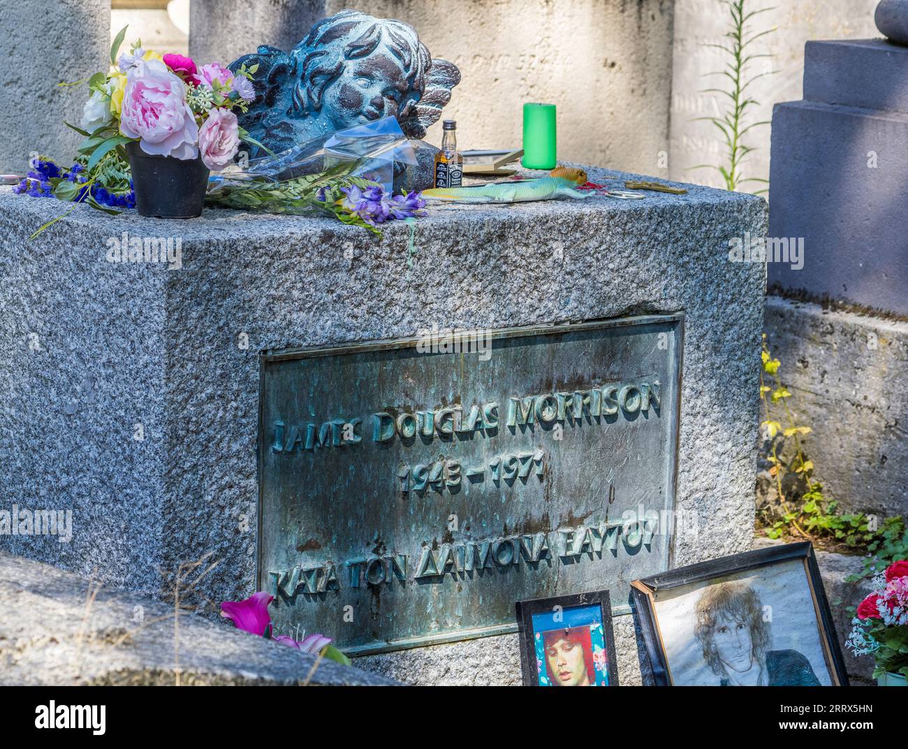 Jim Morrison Grave, Cimetière du Père-Lachaise, Cemetery, Paris, France ...