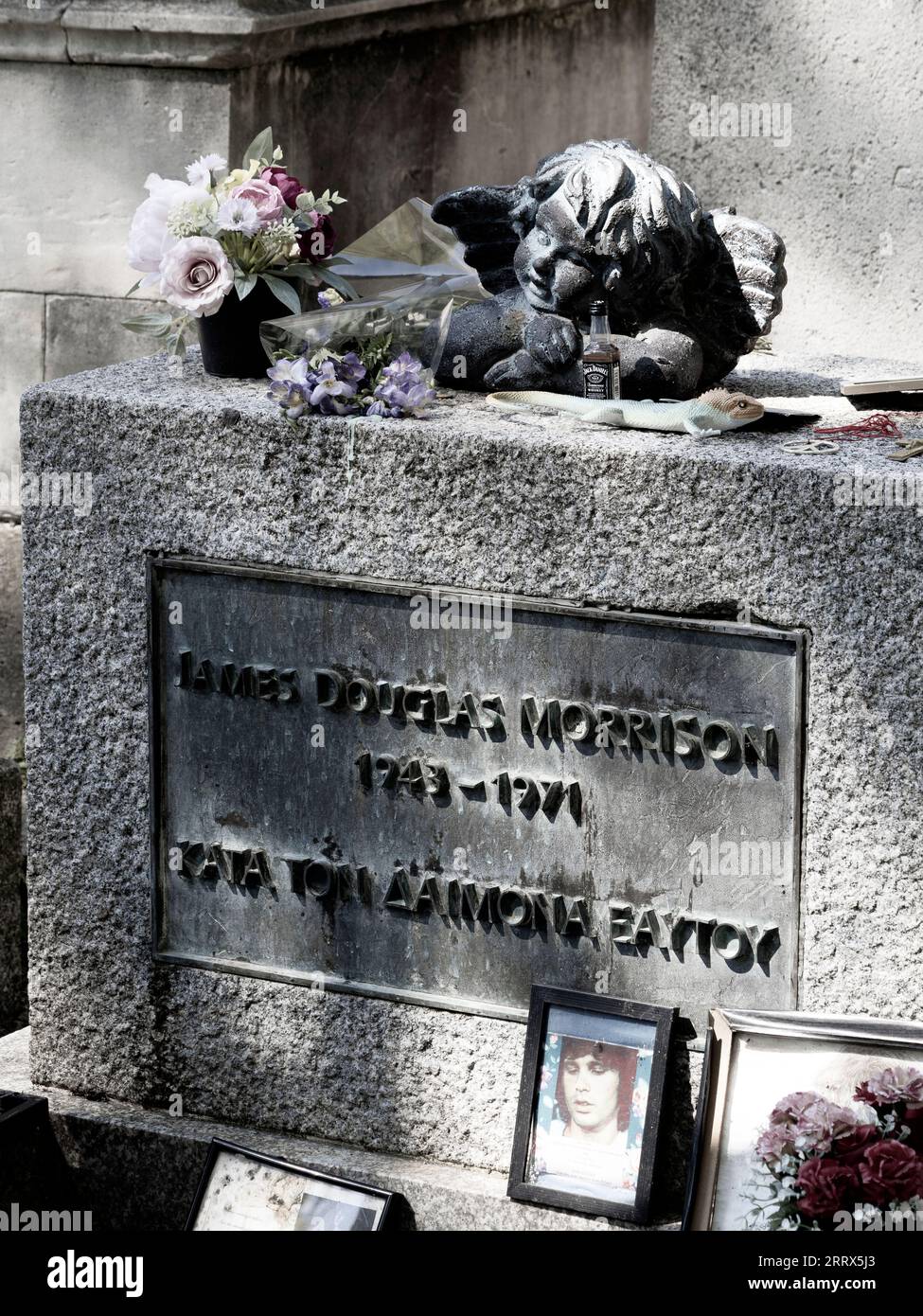 Jim Morrison Grave, Cimetière du Père-Lachaise, Cemetery, Paris, France, Europe, EU Stock Photo ...