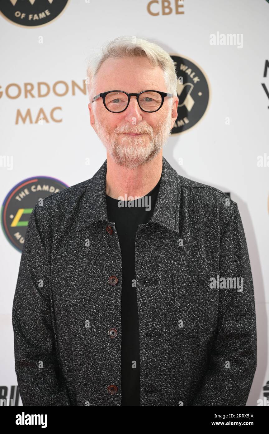 Tony blackburn and carrie grant hi-res stock photography and images - Alamy