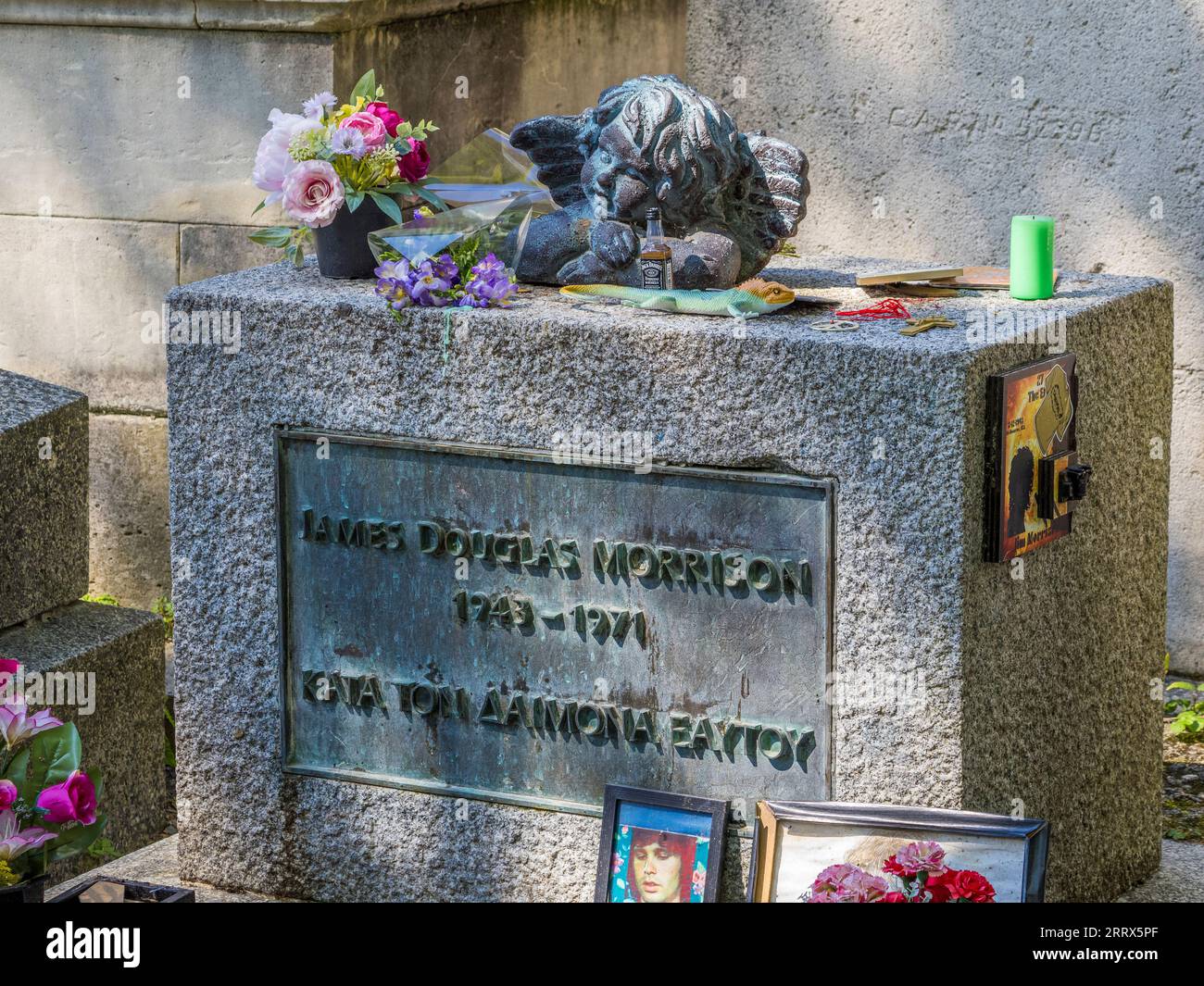Jim Morrison Grave, Cimetière du Père-Lachaise, Cemetery, Paris, France ...