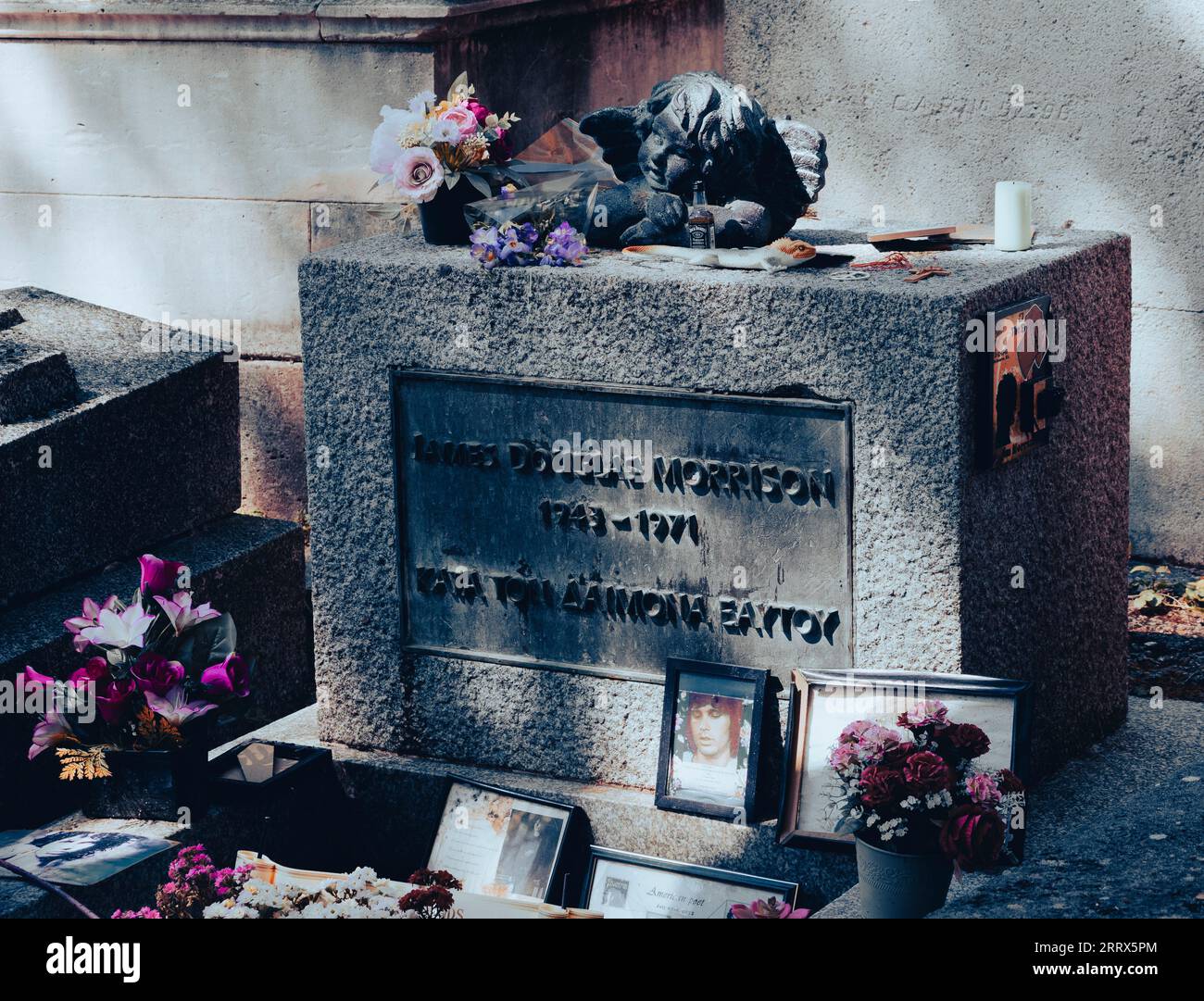 Jim Morrison Grave, Cimetière du Père-Lachaise, Cemetery, Paris, France ...