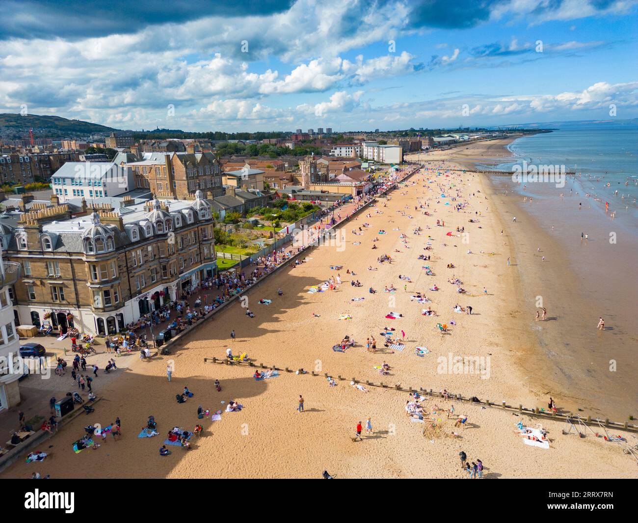 Busy portobello beach hi-res stock photography and images - Alamy