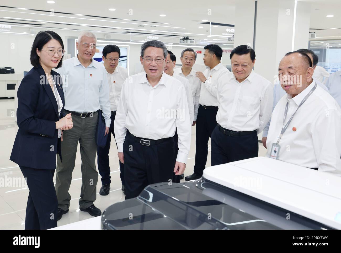 Shenzhen mindray bio medical electronics hi-res stock photography and ...