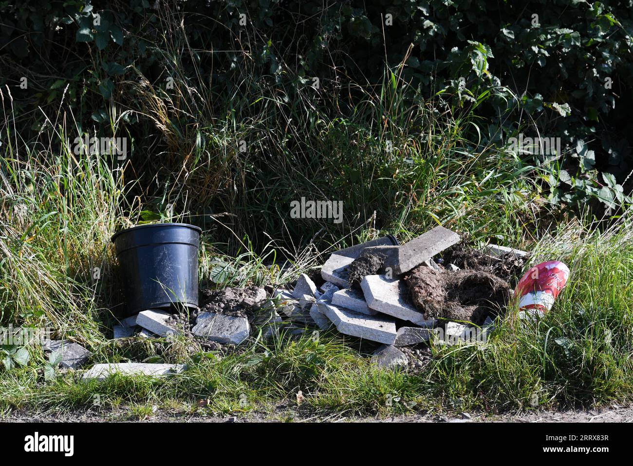 Plastic pollution countryside hi-res stock photography and images - Alamy