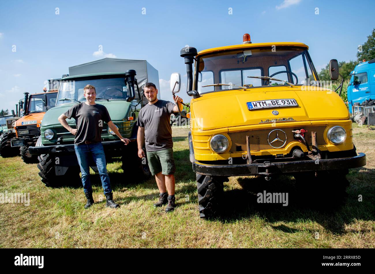 Friedeburg, Germany. 09th Sep, 2023. Ole Sieger (l) and Eike Bokker ...