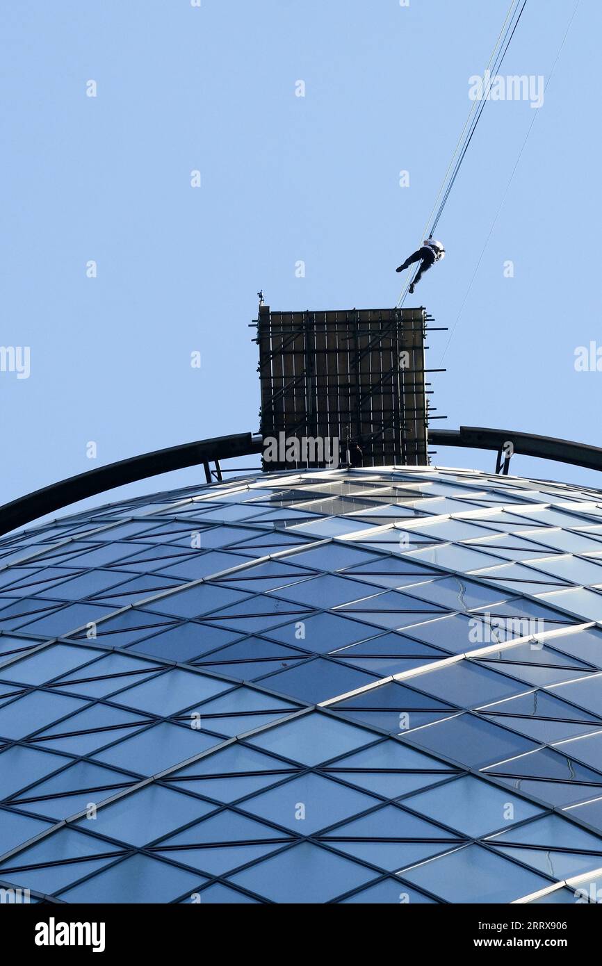 London landmarks skyscraper challenge hi-res stock photography and ...