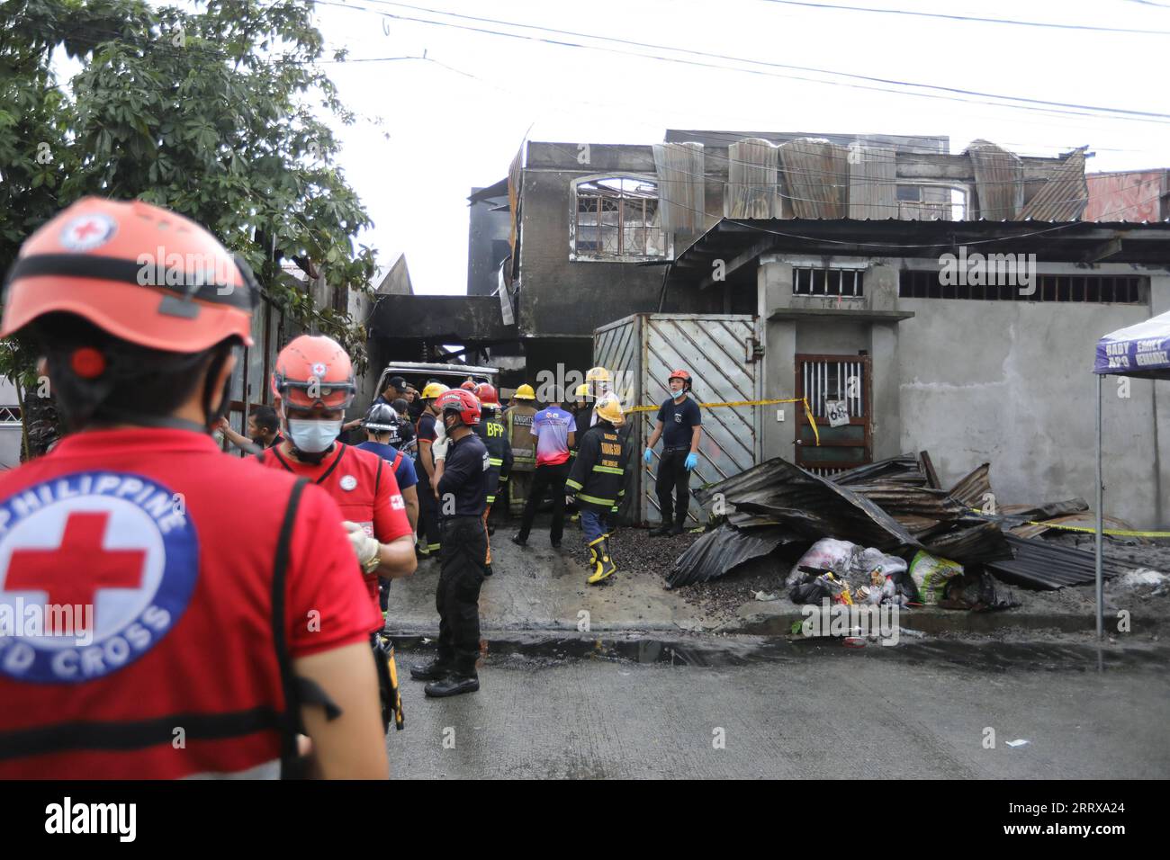 230831 -- QUEZON CITY, Aug. 31, 2023 -- This photo shows firefighters ...
