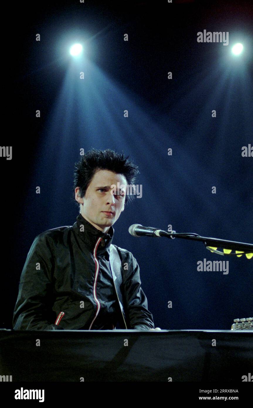 Lead vocalist matthew bellamy muse hi-res stock photography and images ...