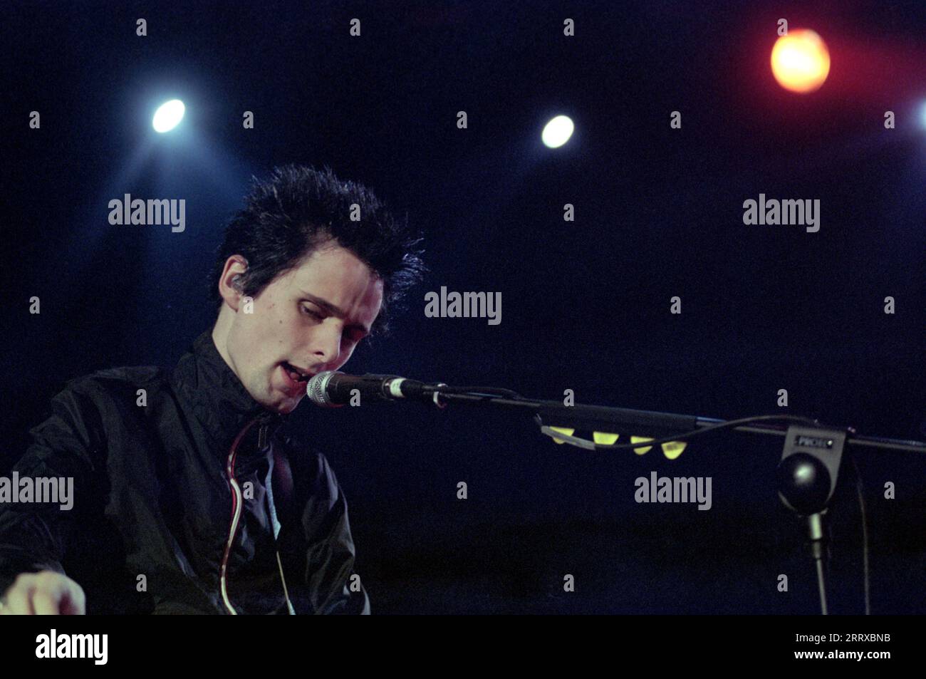 Lead vocalist matthew bellamy muse hi-res stock photography and images ...