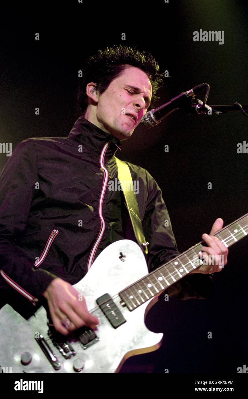 Lead vocalist matthew bellamy muse hi-res stock photography and images ...