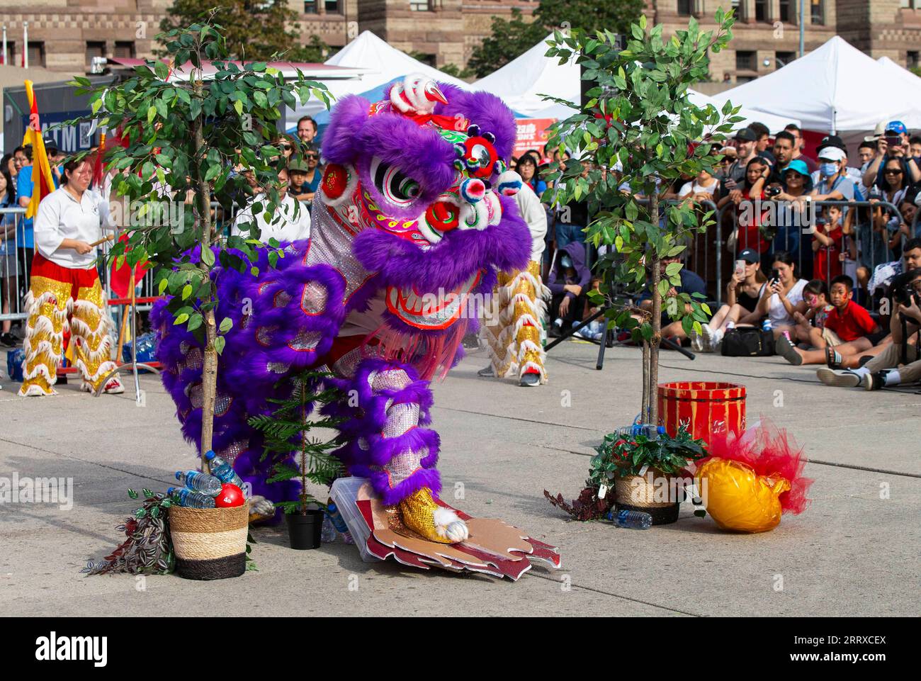 230904 -- TORONTO, Sept. 4, 2023 -- A lion dance team competes during ...