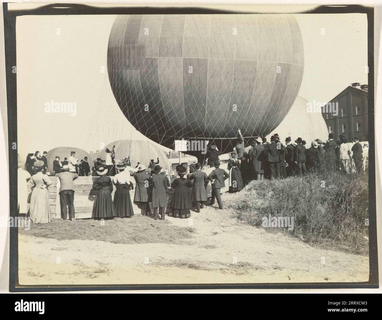 The Third Gordon Bennett Balloon Race, 10-Oct-1908 , the world's oldest ...