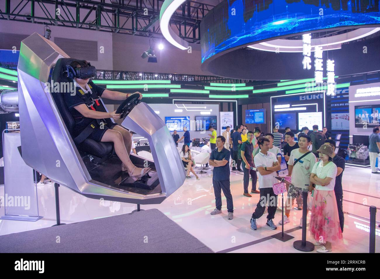 230904 -- CHONGQING, Sept. 4, 2023 -- A visitor drives in an in-vehicle ...