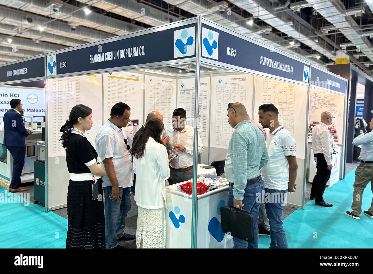 230904 -- CAIRO, Sept. 4, 2023 -- People visit a booth of a Chinese pharma at the Pharmaconex ...