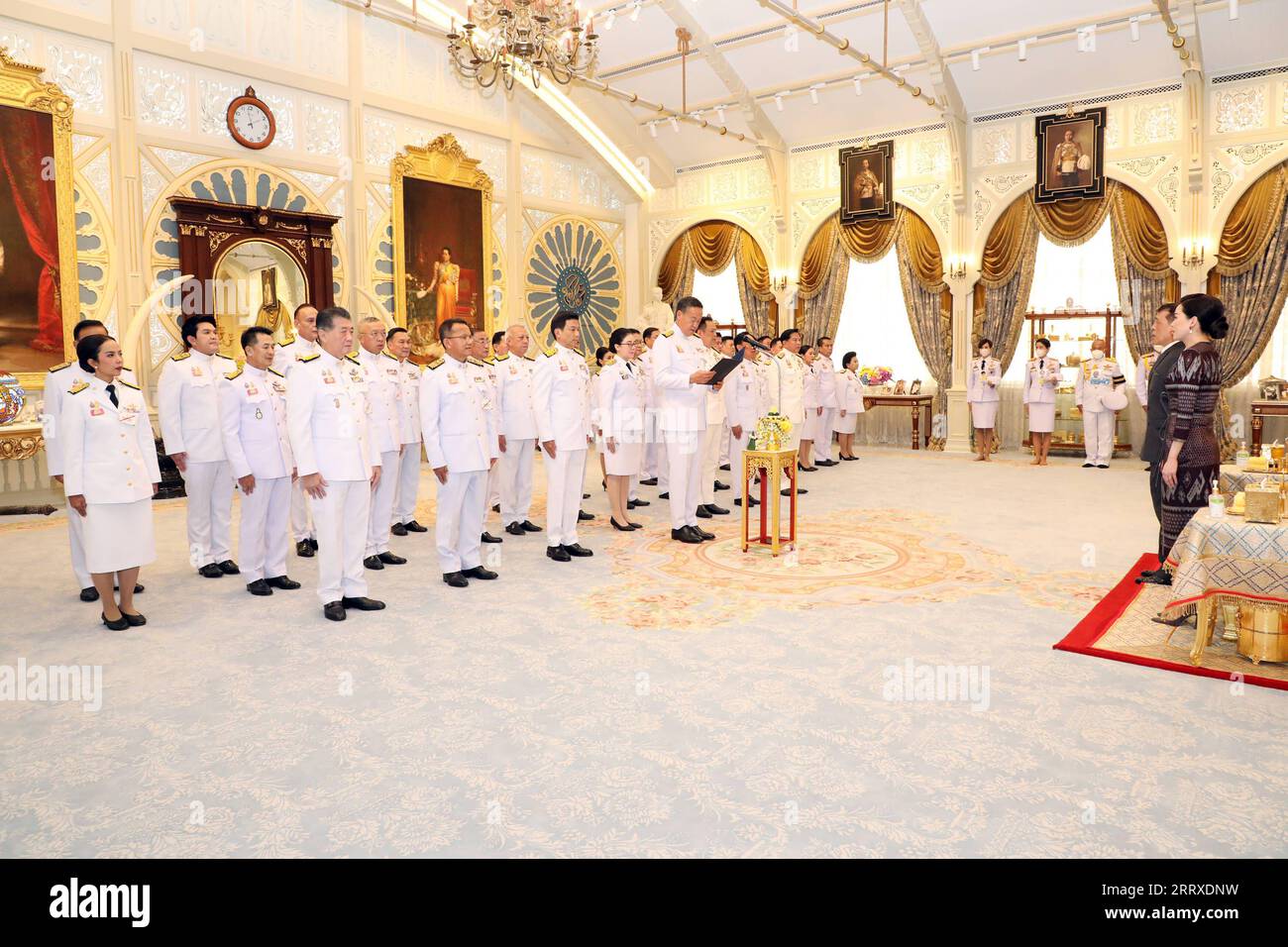 230906 -- BANGKOK, Sept. 6, 2023 -- Thai Prime Minister Srettha Thavisin C and his cabinet ...