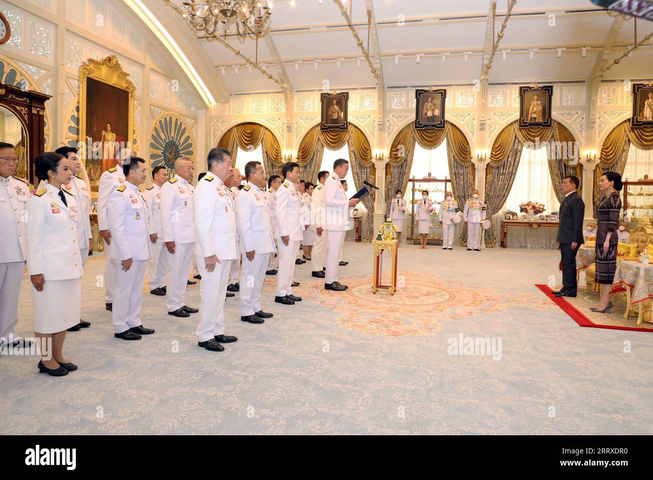 230906 -- BANGKOK, Sept. 6, 2023 -- Thai Prime Minister Srettha Thavisin C and his cabinet ...
