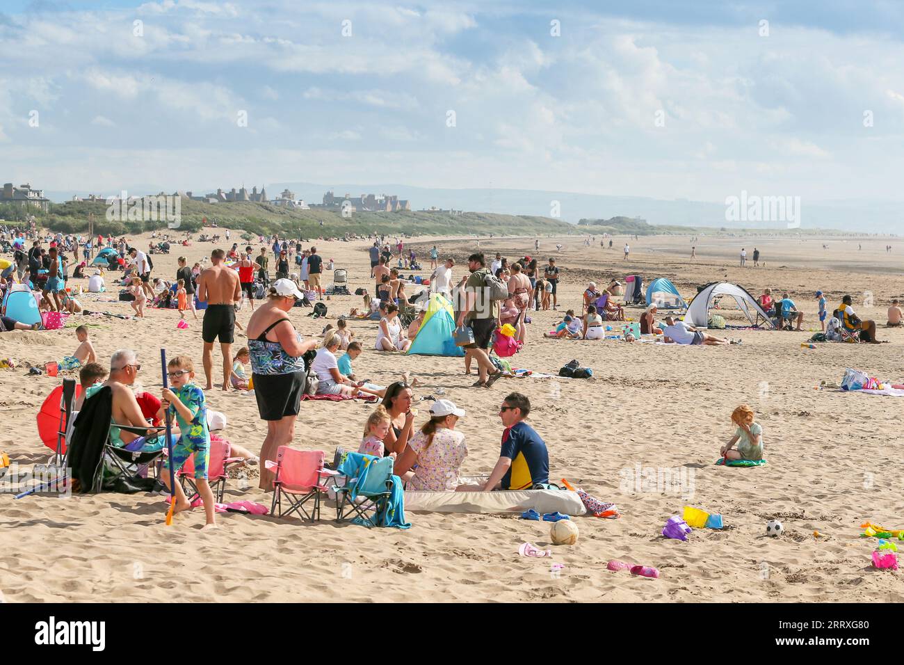 Troon, UK. 08th Sep, 2023. Forecasted high temperature encouraged ...