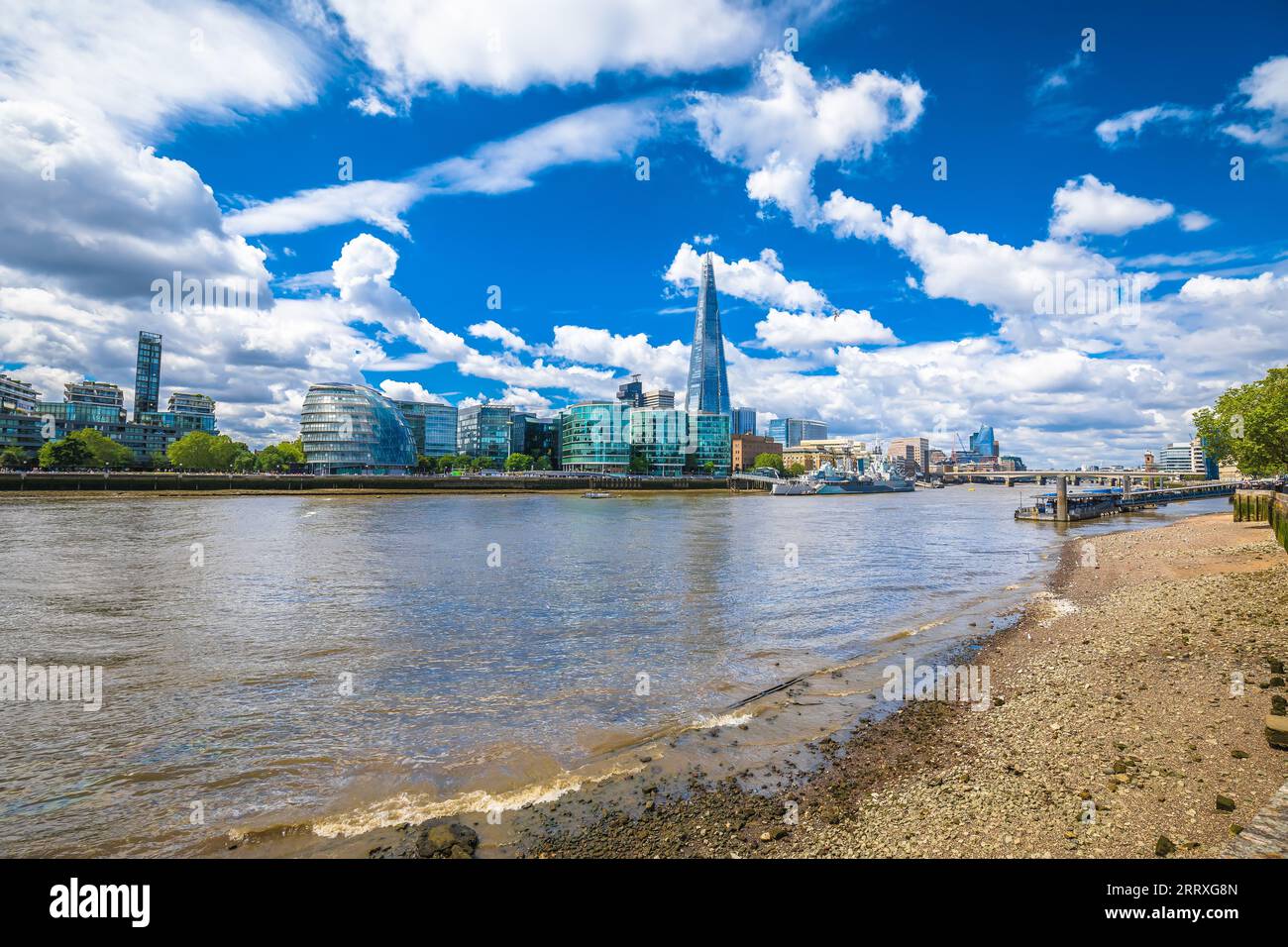 Thames river in London coastline and view to riverfront skyline ...