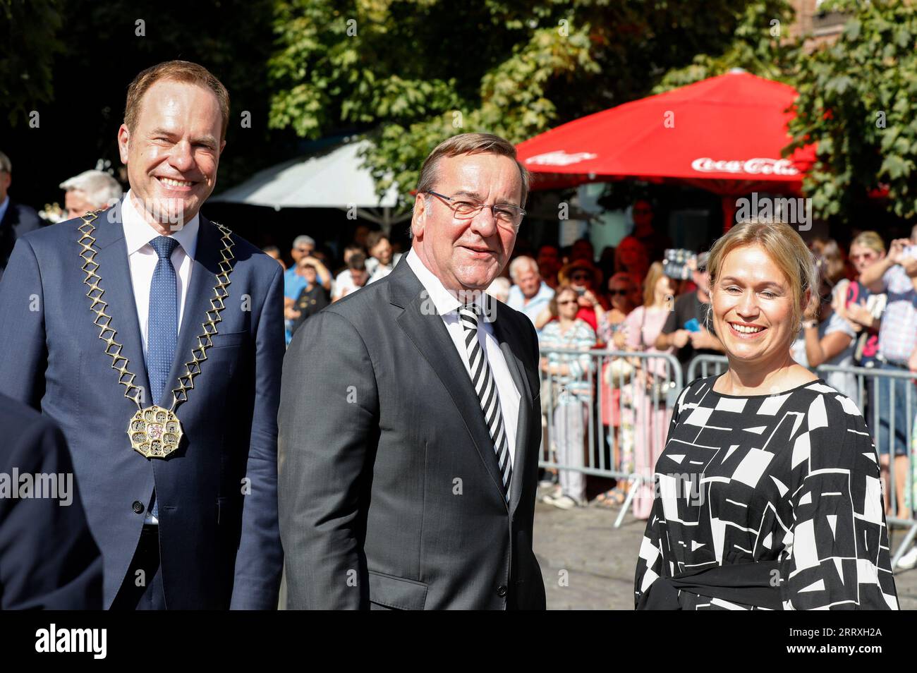 Stephan Keller, Boris Pistorius und Julia Schwanholz beim Besuch des ...