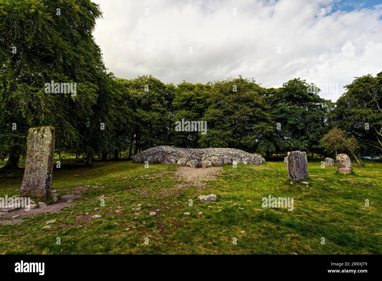 Clava Cairns: A Timeless Portal to Scotland's Bronze Age Legacy Stock ...
