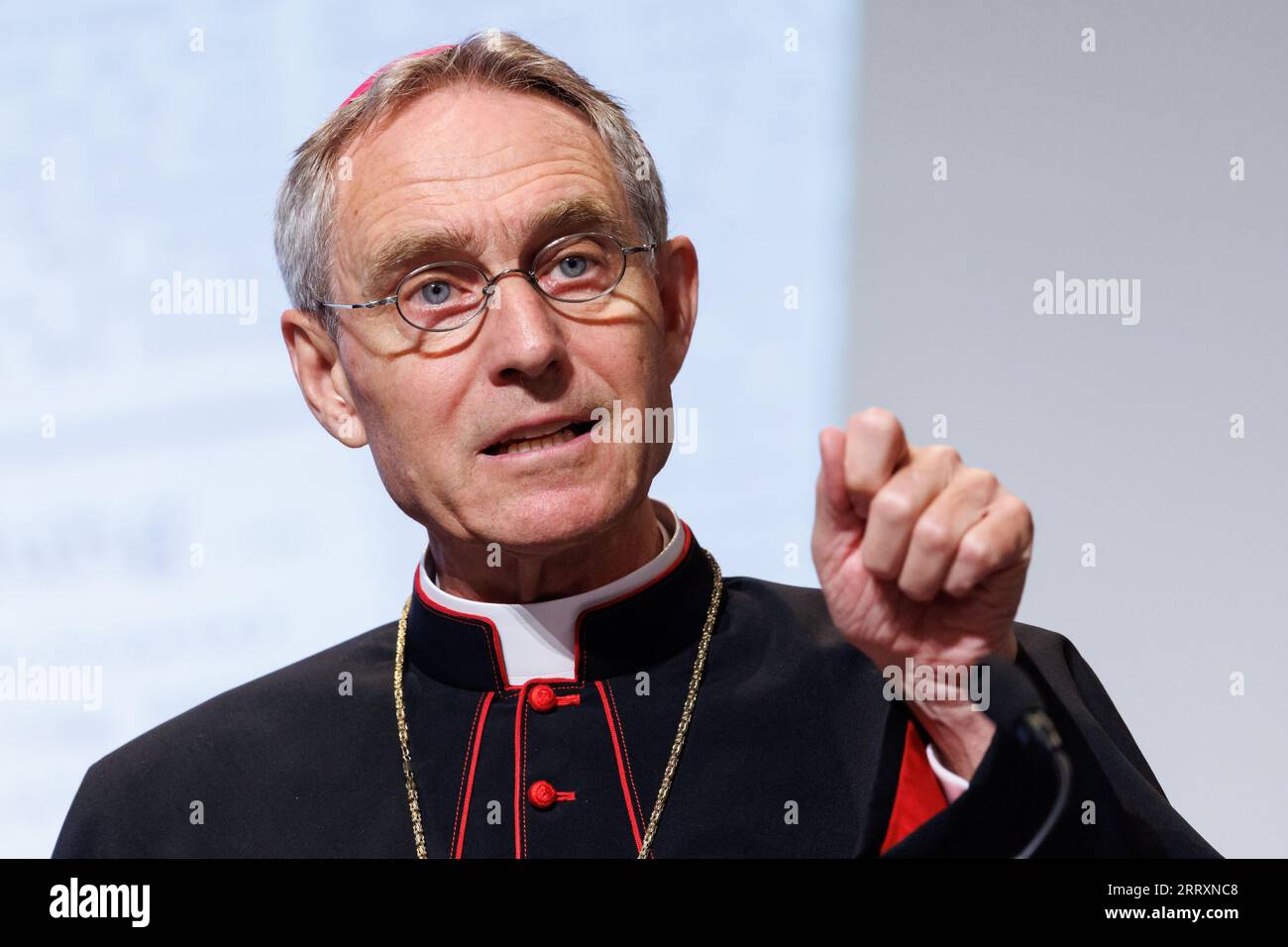 09 September 2023, Bavaria, Würzburg: Archbishop Georg Gänswein speaks ...