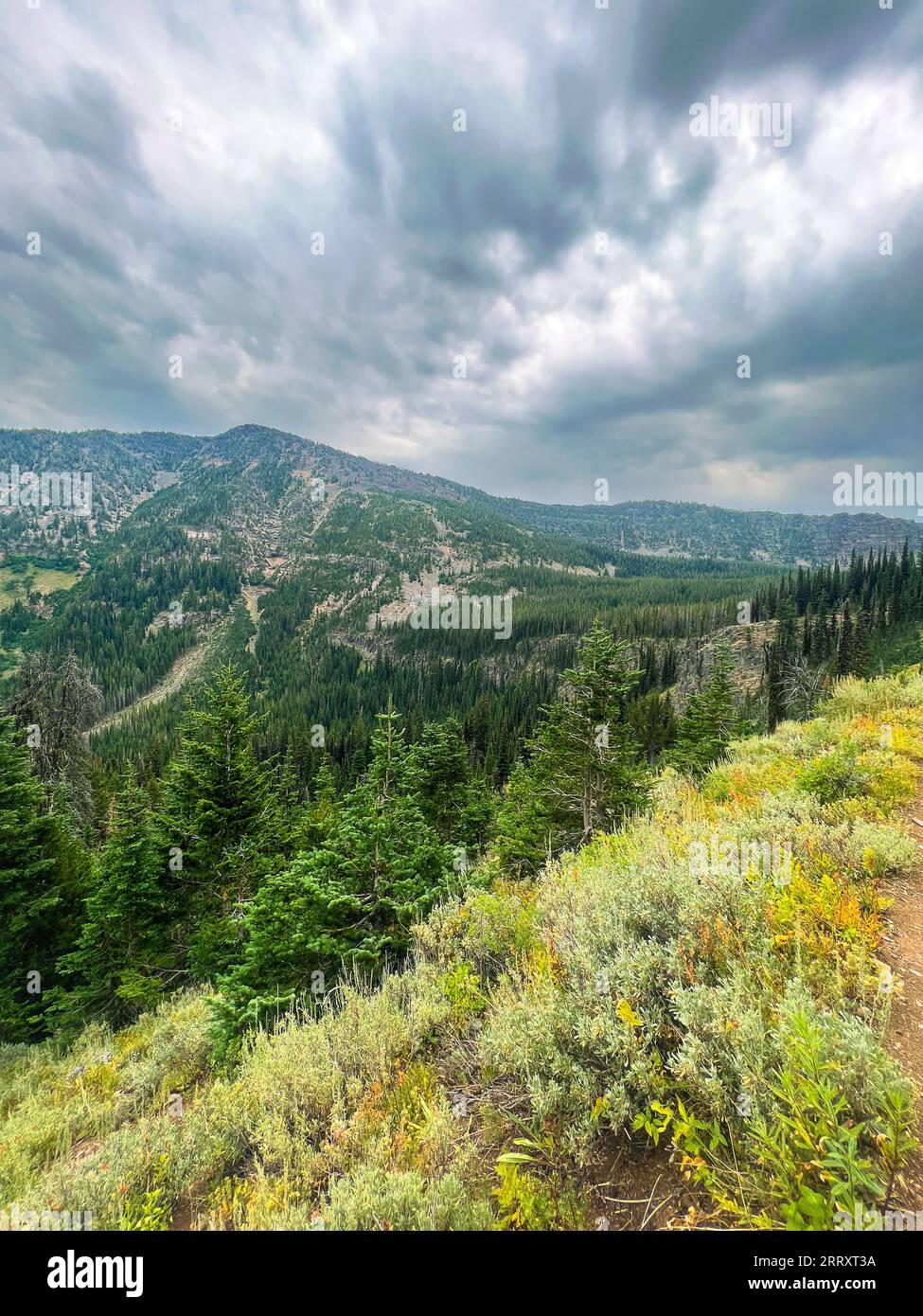 Slide lake trail hi-res stock photography and images - Alamy