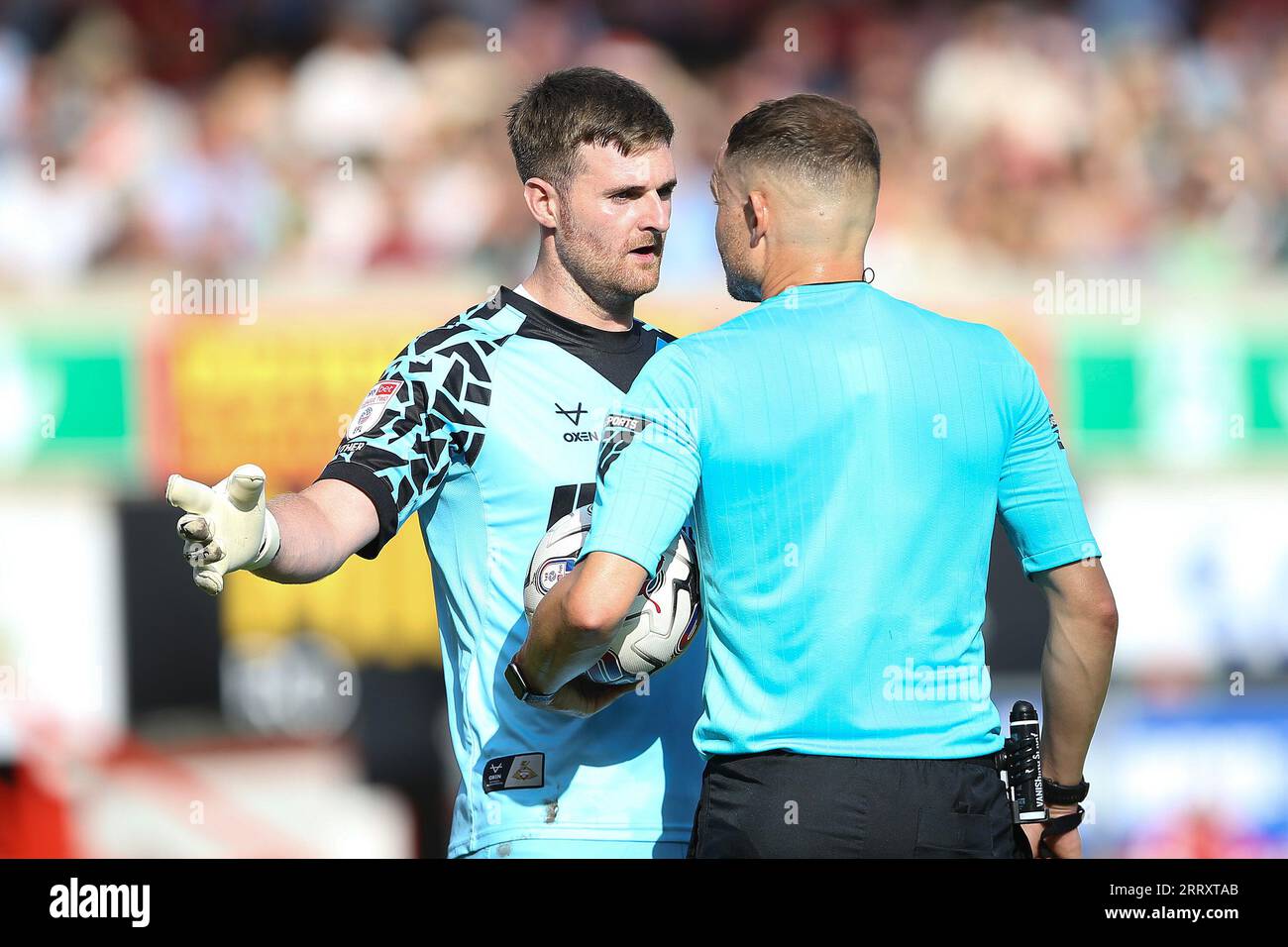 Leigh doughty referee hi-res stock photography and images - Alamy