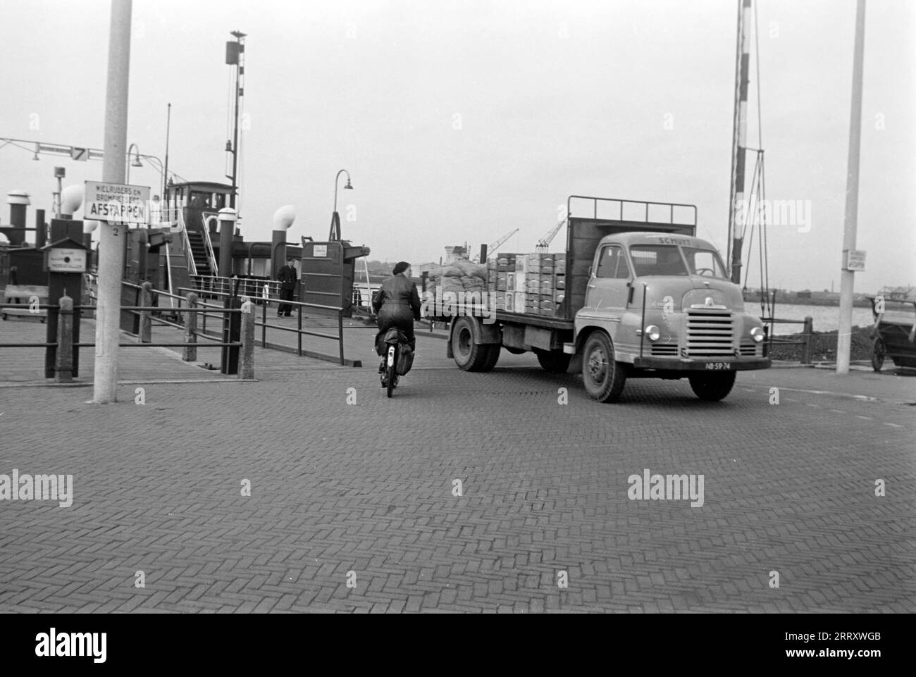 Fährenverkehr am Nordseekanal, 1955. Ferry traffic at the North Sea ...