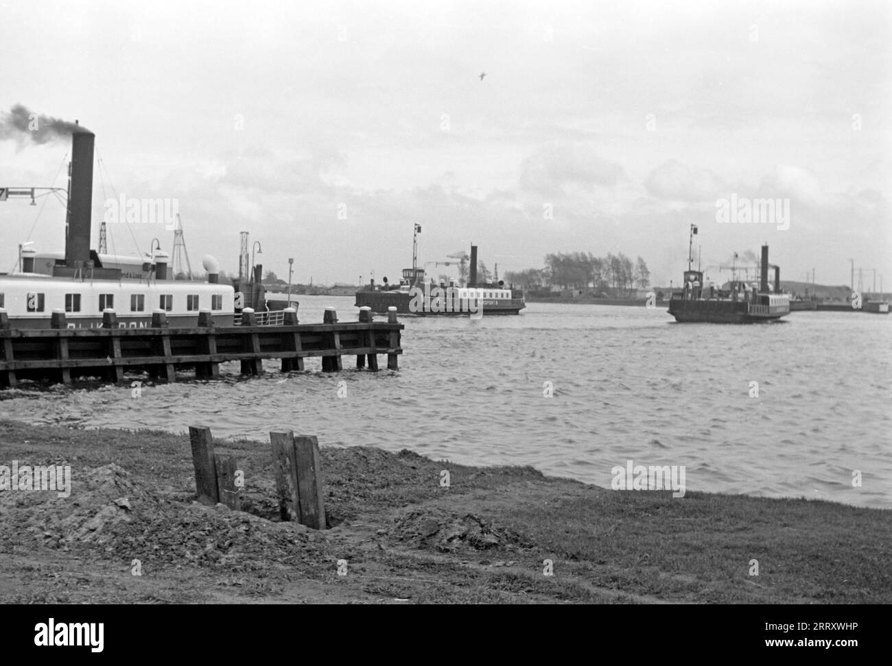 Fährenverkehr am Nordseekanal, 1955. Ferry traffic at the North Sea ...