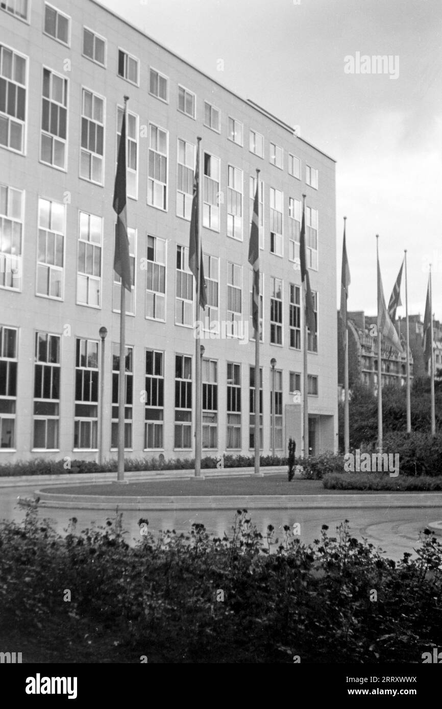 NATO Hauptquartier SHAPE an der Porte Dauphine in Paris, 1962. NATO ...