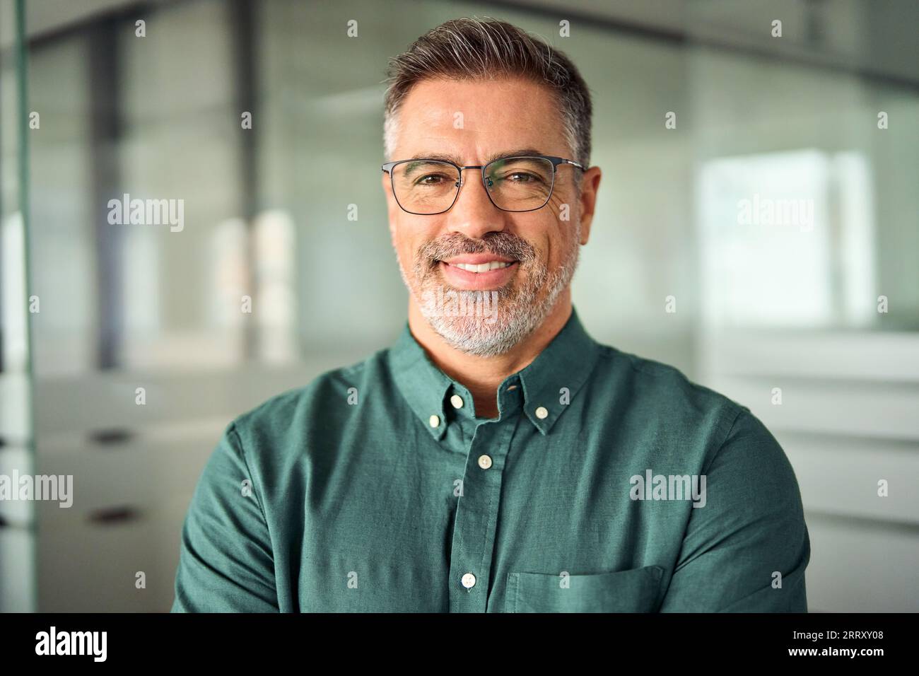 Old man wearing glasses hi-res stock photography and images - Alamy