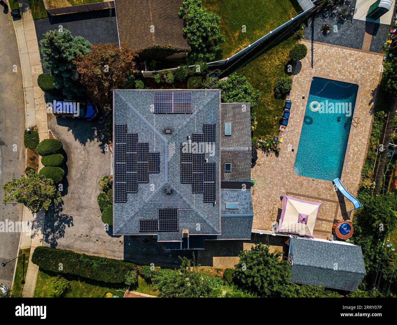 Shimmering swimming pool hi-res stock photography and images - Alamy