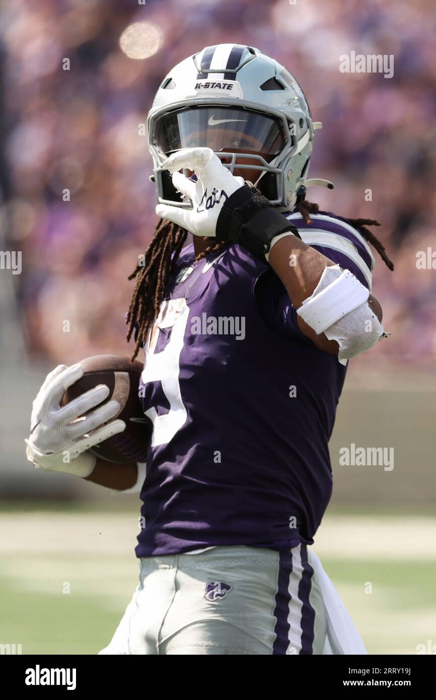 MANHATTAN, KS - SEPTEMBER 09: Kansas State Wildcats running back ...