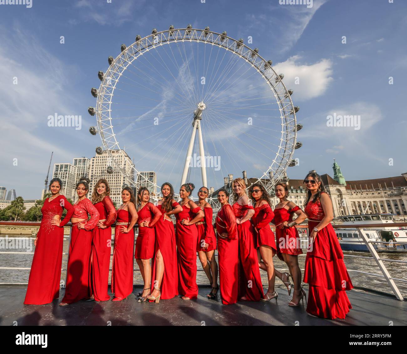 Models in evening wera hi-res stock photography and images - Alamy