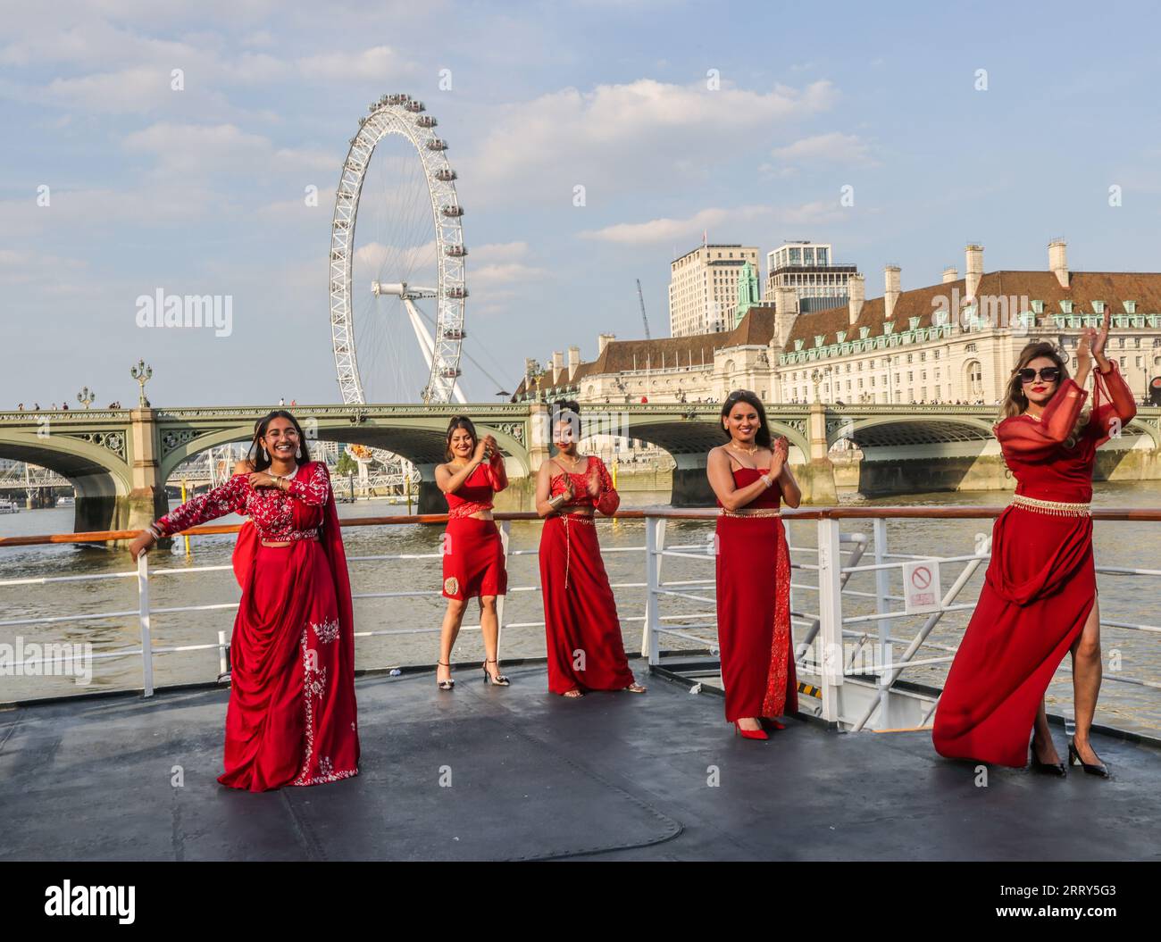 Models in evening wera hi-res stock photography and images - Alamy