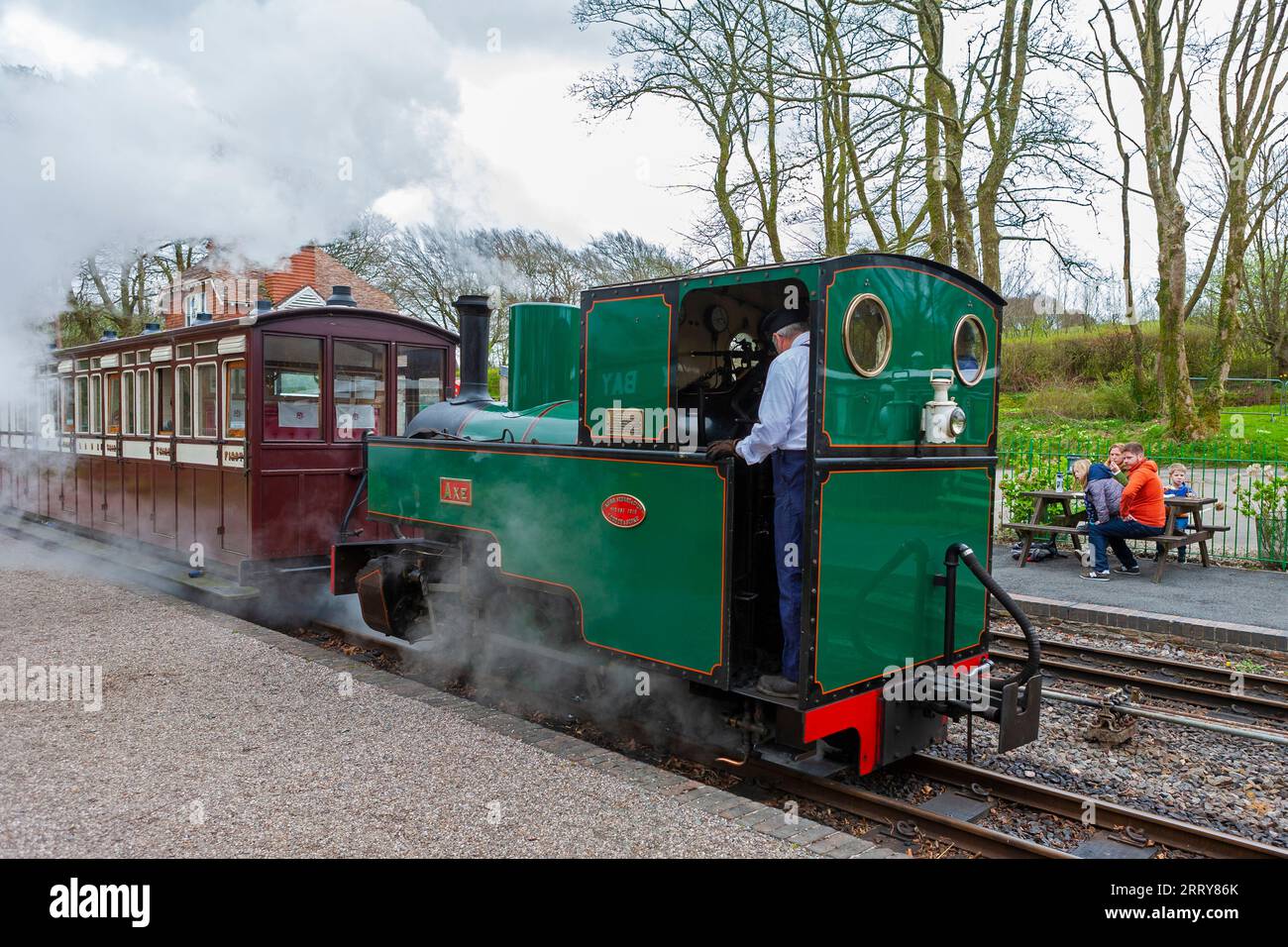 Steam locomotive "Axe" pulling a train out of Woody Bay station on the ...
