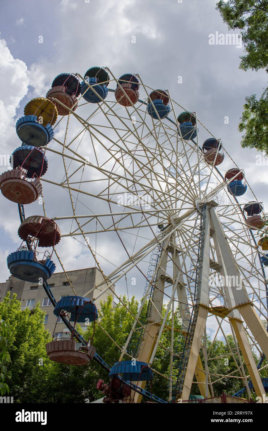 abandoned Ferris wheel in the amusement park Stock Photo - Alamy