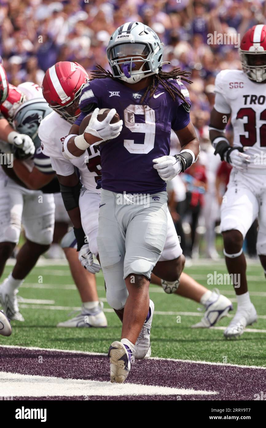 MANHATTAN, KS - SEPTEMBER 09: Kansas State Wildcats running back ...
