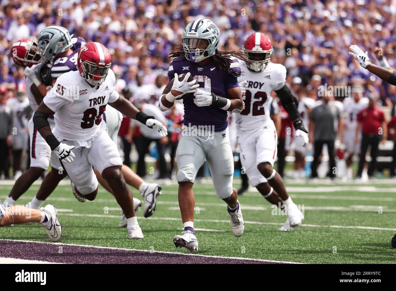 MANHATTAN, KS - SEPTEMBER 09: Kansas State Wildcats running back ...