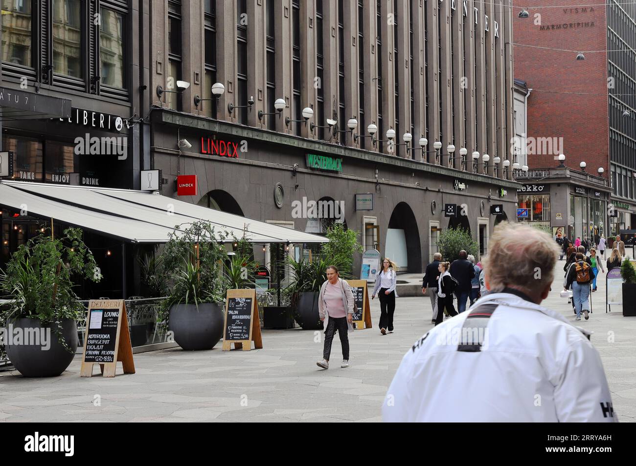 Helsinki, Finliand - September 5, 2023: The Keskuskatu pedestrian ...