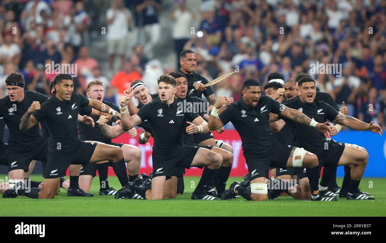 Aaron smith rugby hi-res stock photography and images - Alamy