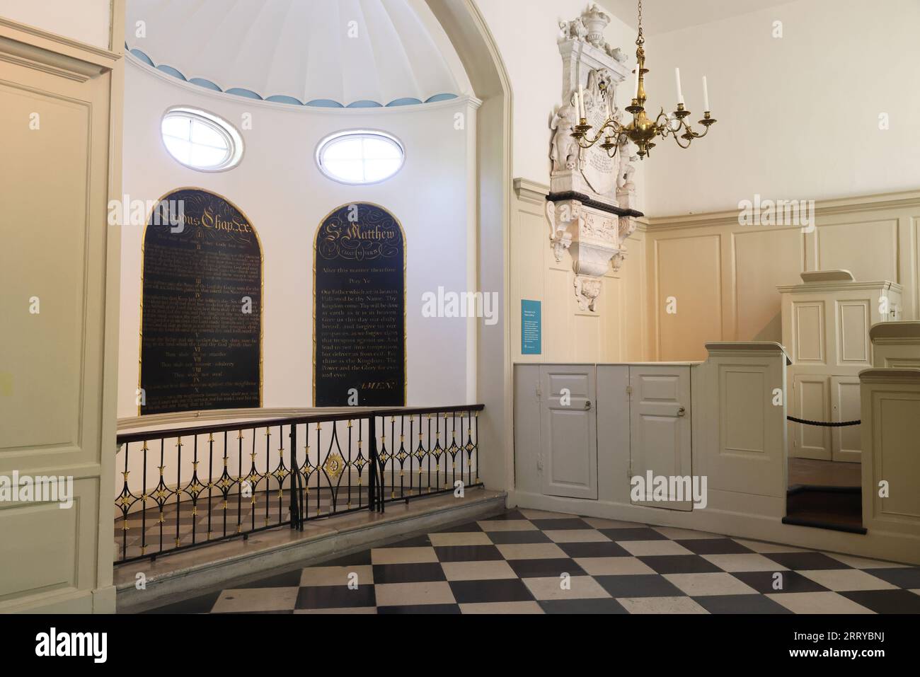 Chapel and monument to the founder Sir Robert Geffrye in the Museum of ...