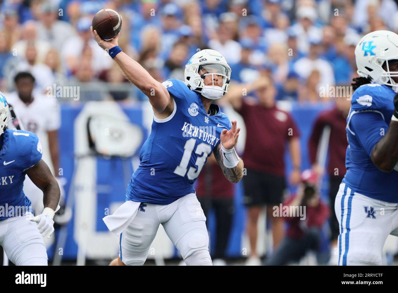 Kentucky quarterback Devin Leary (13) throws the ball during the first ...