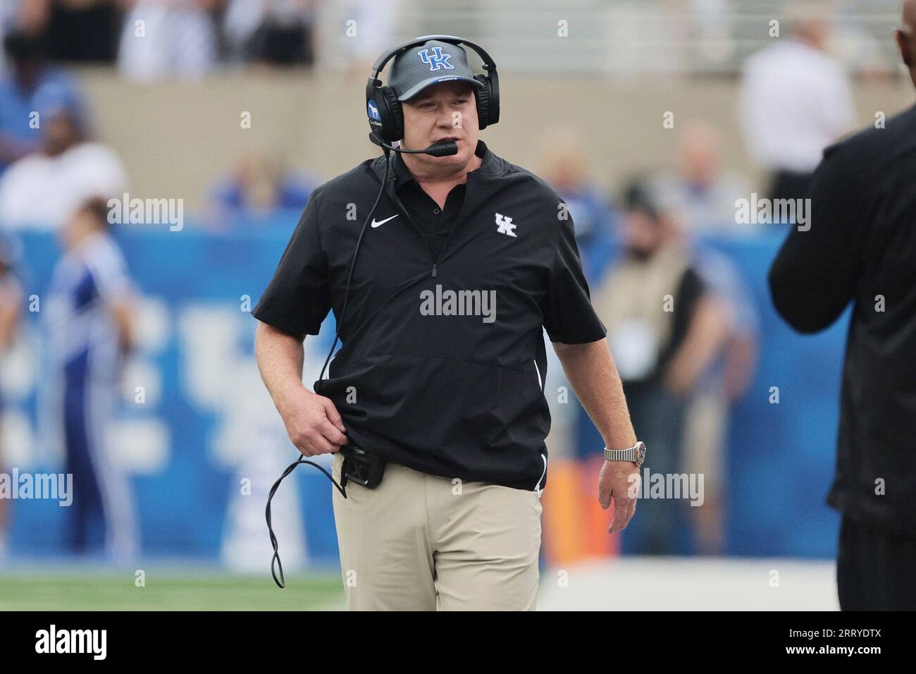 Kentucky head coach Mark Stoops walks on the sideline during the first ...