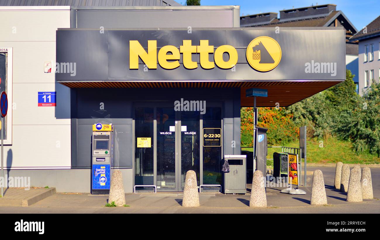 Dog netto hi-res stock photography and images - Alamy