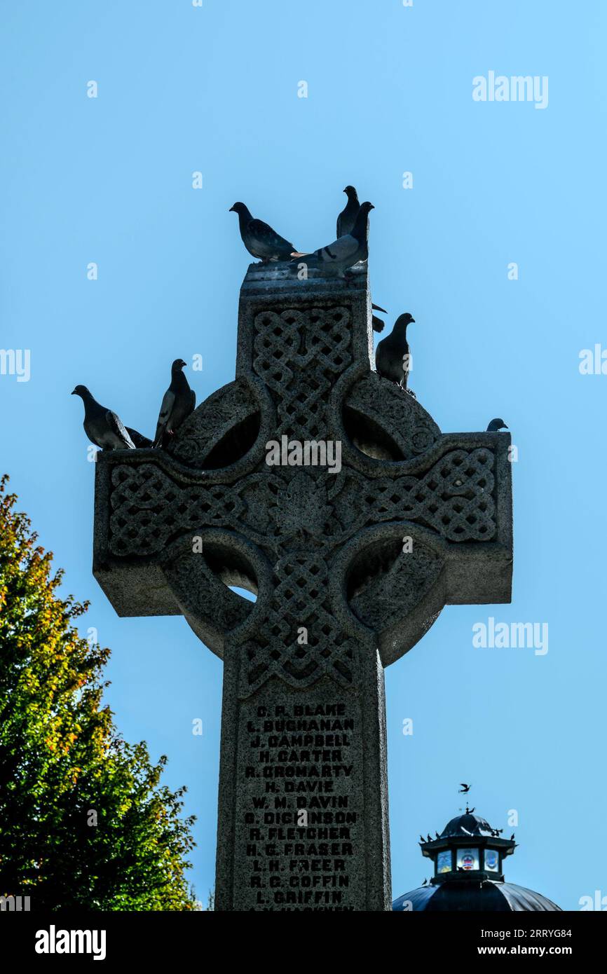 Doves and cross hi-res stock photography and images - Alamy