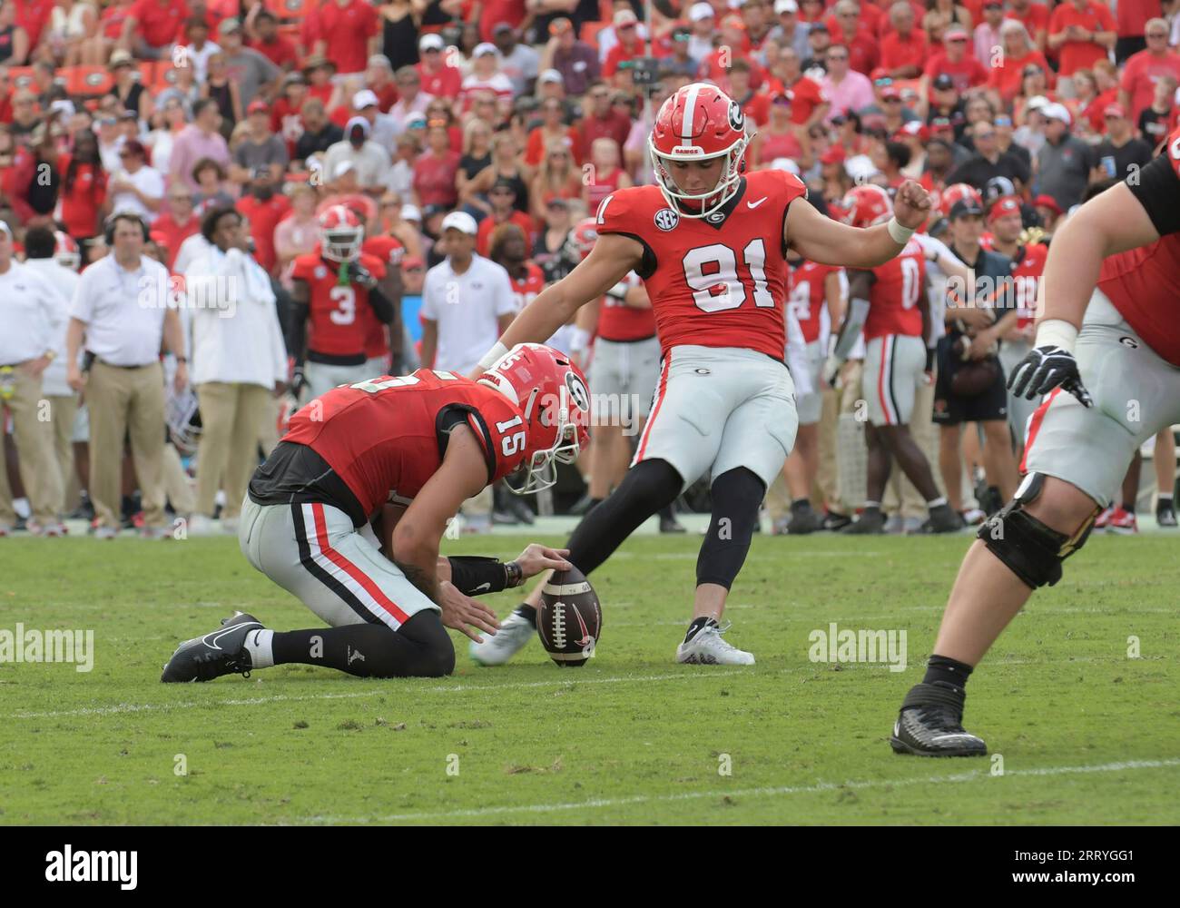 ATHENS, GA - SEPTEMBER 09: Georgia Bulldogs Place Kicker Peyton ...